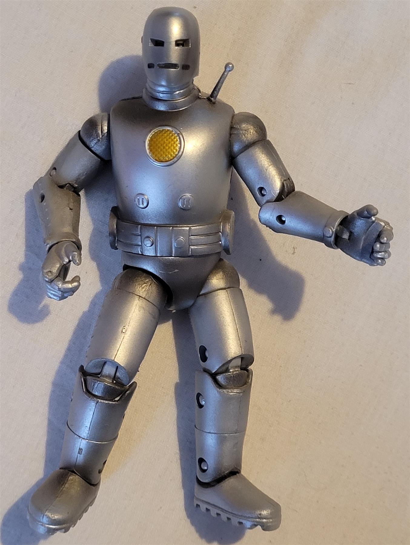 Marvel Legends - First Appearance Iron Man Figure - Parallel Worlds